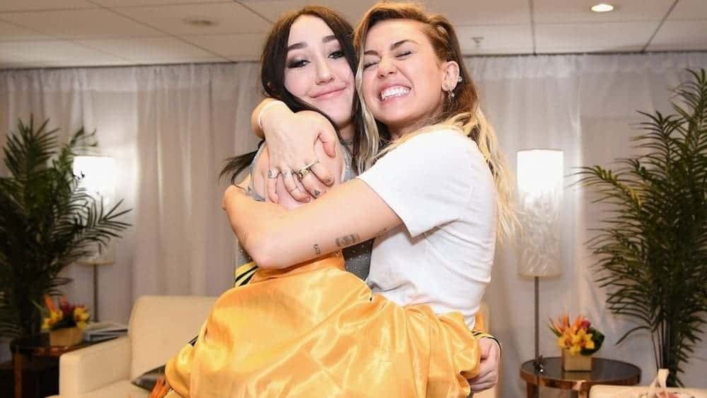 Miley Cyrus e il video su Tik Tok per l'EP della sorella Noah ...