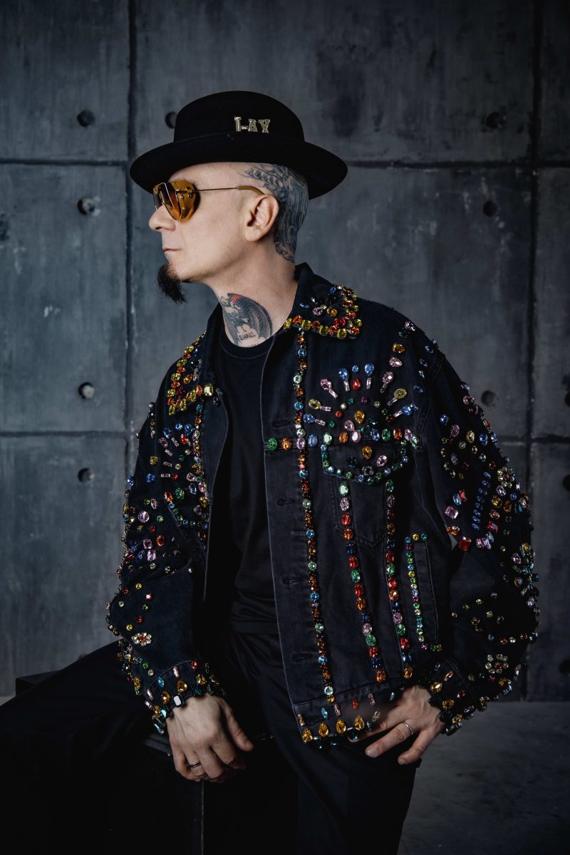 J-Ax, esce "Surreale", il nuovo album di inediti | Billboard Italia