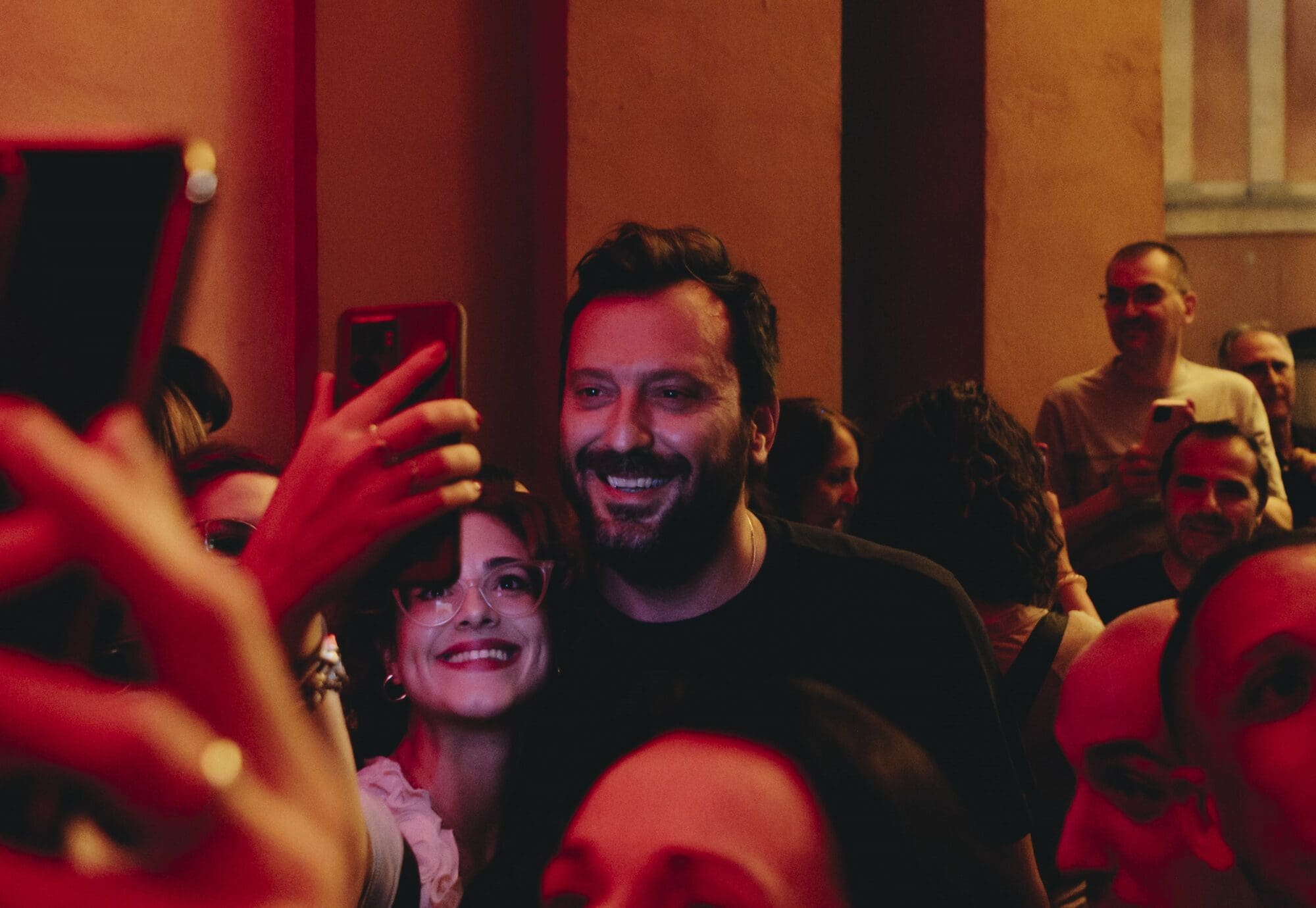 Cesare Cremonini illumina i portici a Bologna - Billboard Italia