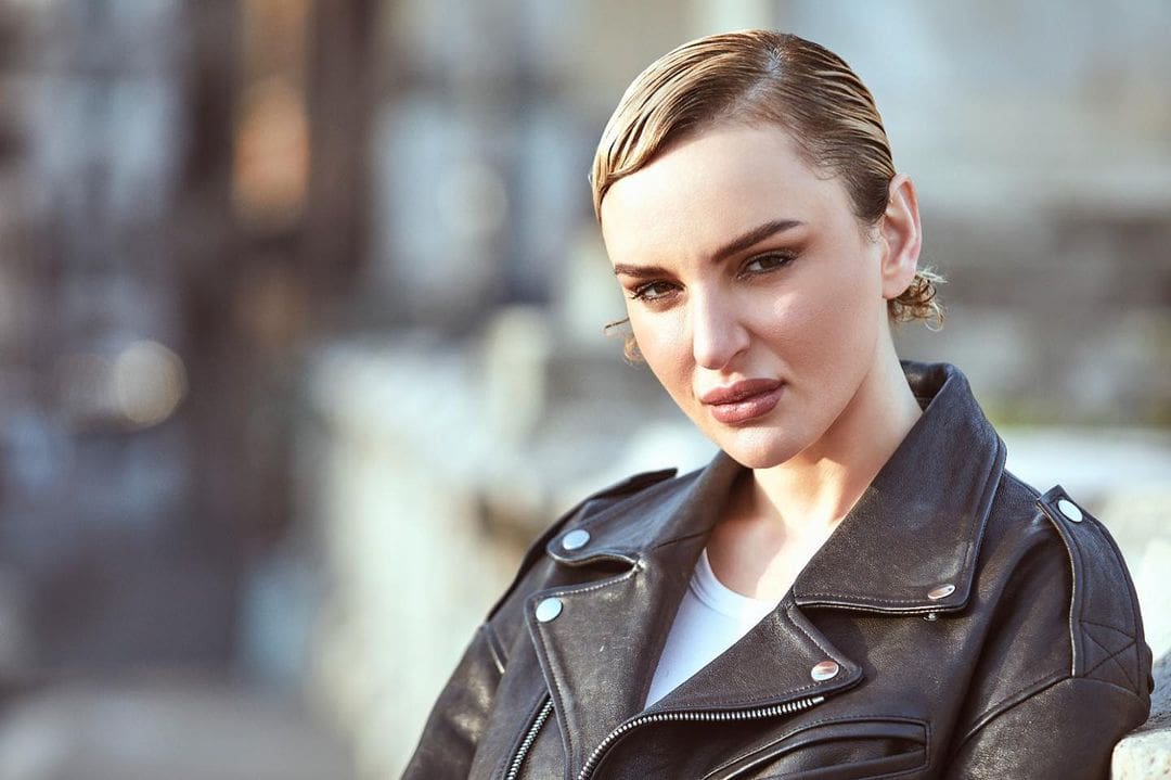 Arisa senza veli su Instagram: «Valuto proposte di matrimonio»