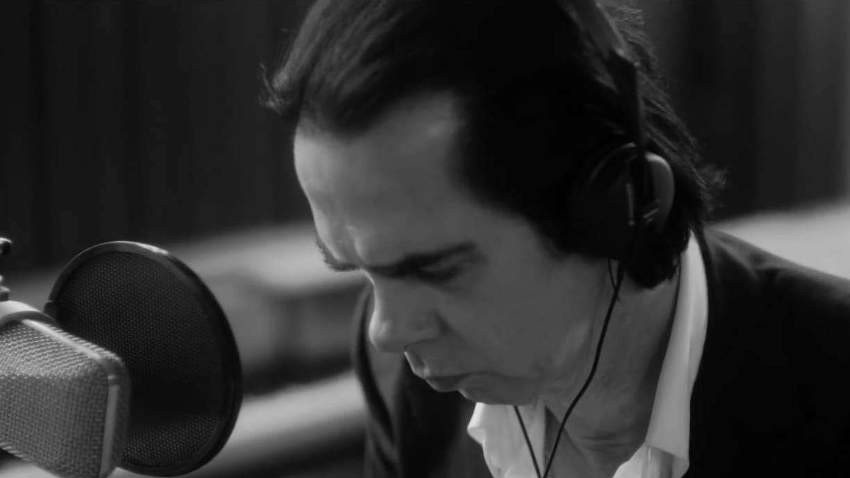 Nick Cave: ascolta la sua cover di “La Vie en Rose”