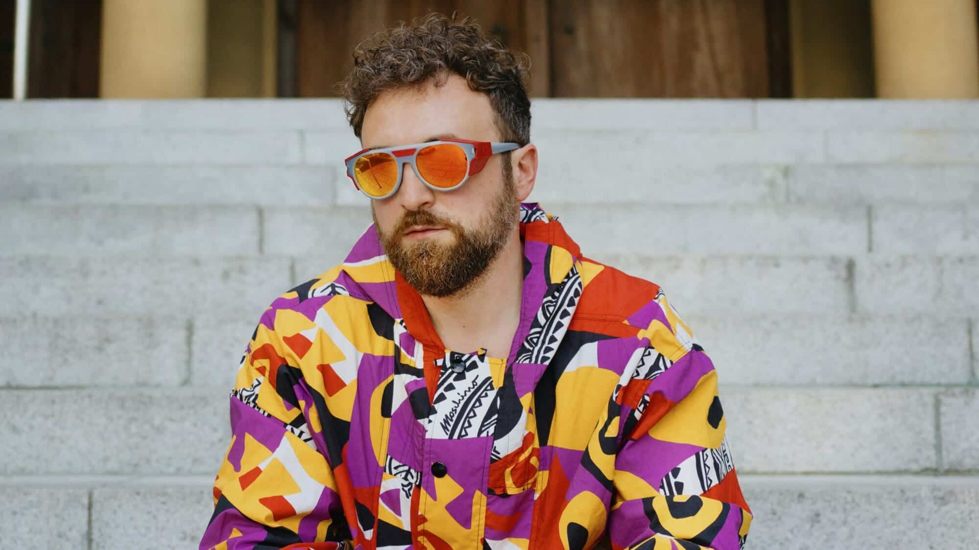 Il testo e il significato di "Onda alta" di Dargen D'Amico - Billboard ...