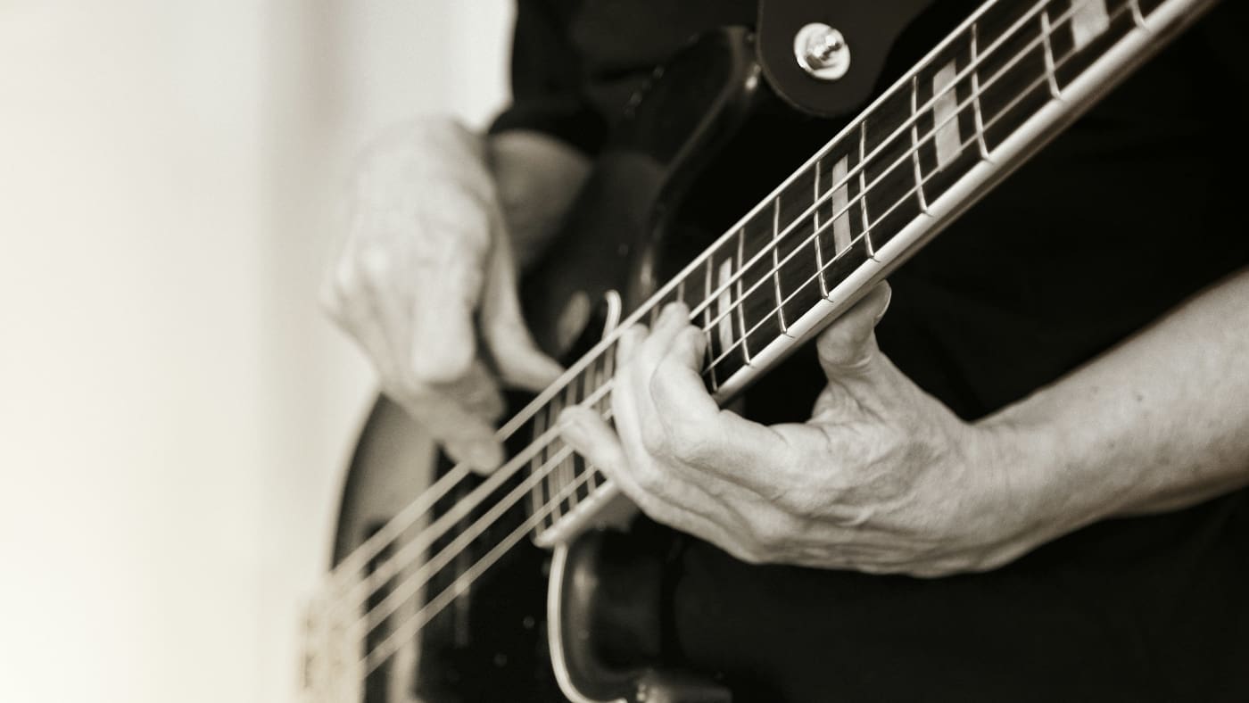 Facili ma iconiche: dieci canzoni da imparare al basso elettrico ...