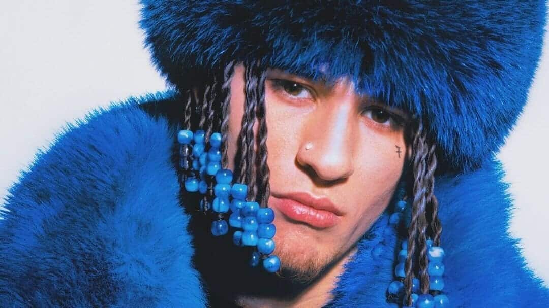 Nell'era dei feat in "Blue Tape" Rondodasosa gioca da solo