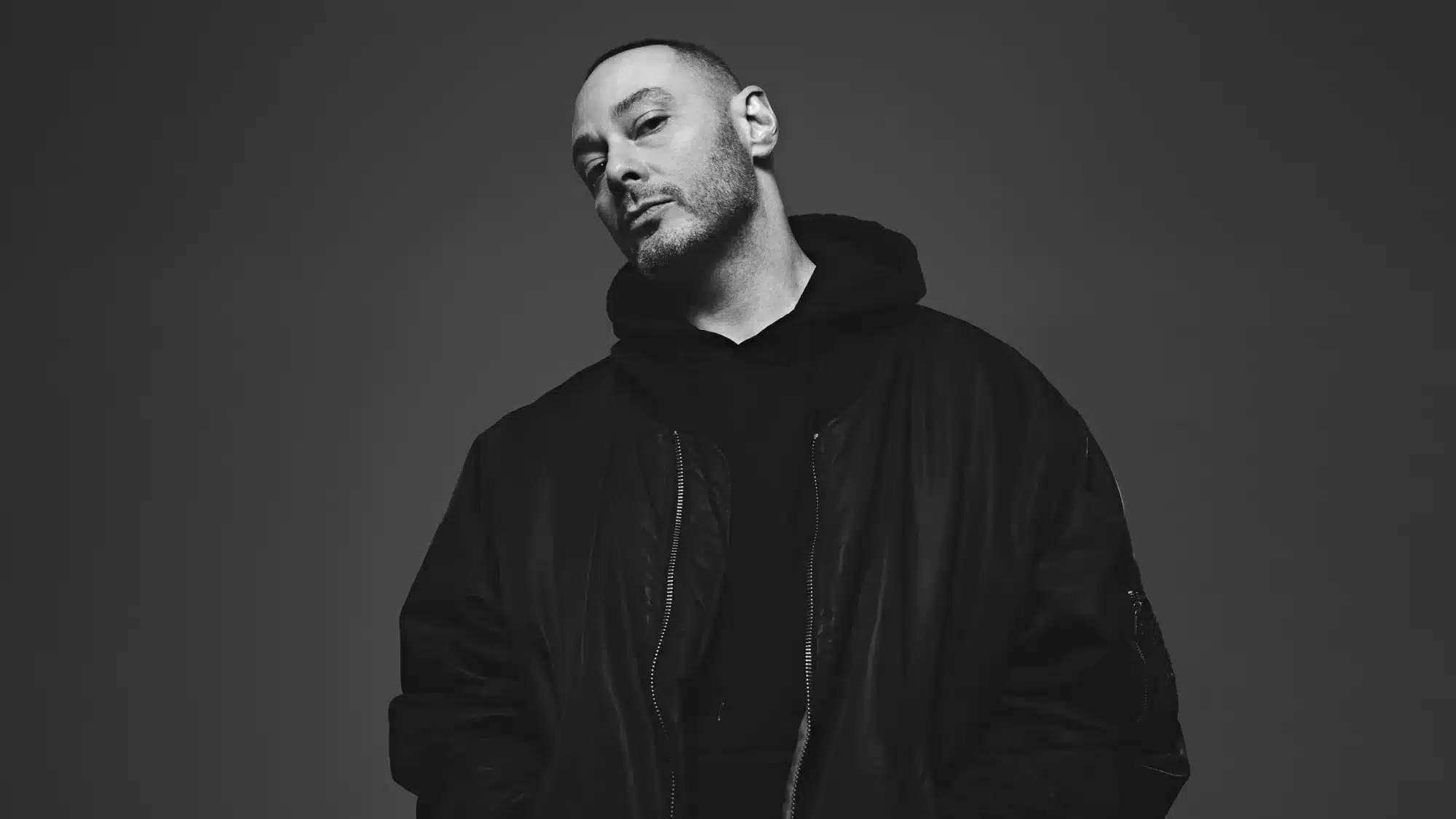 La voce di Fabri Fibra in uno spot politico a Sassari, ma è l'IA ...