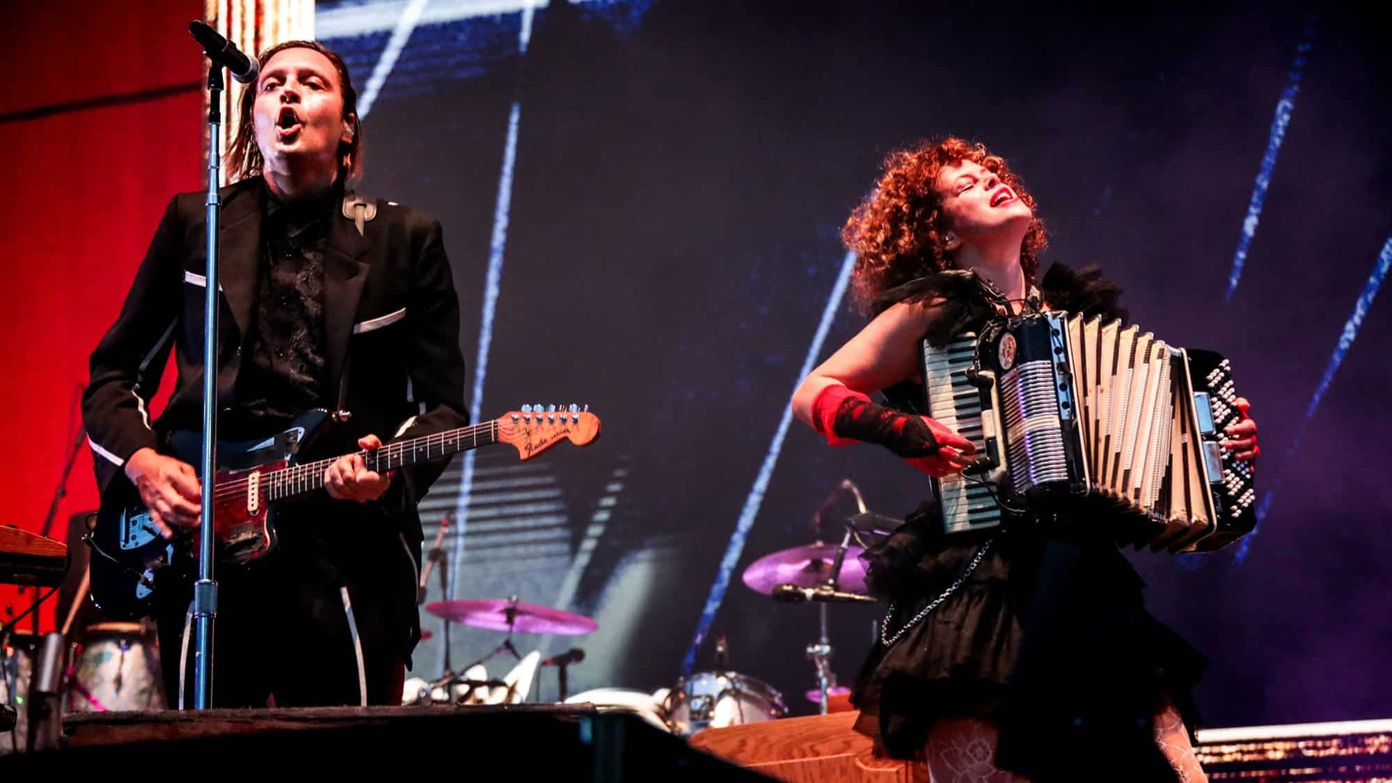 Funerali e danze sfrenate: gli Arcade Fire a Fiera Milano Live ...