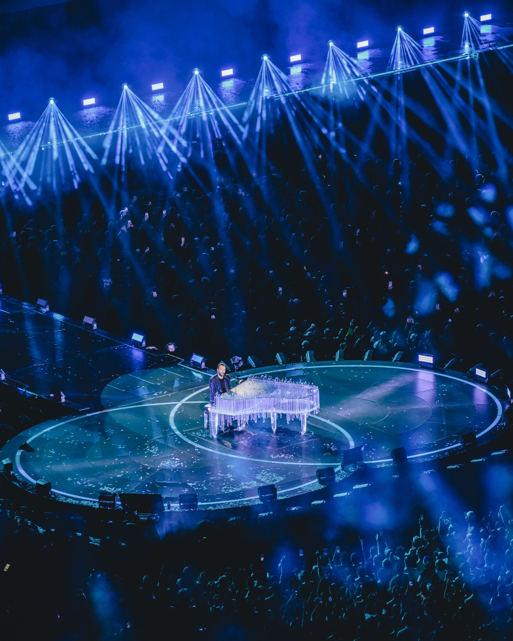 Cesare Cremonini spegne le luci della città e illumina San Siro ...