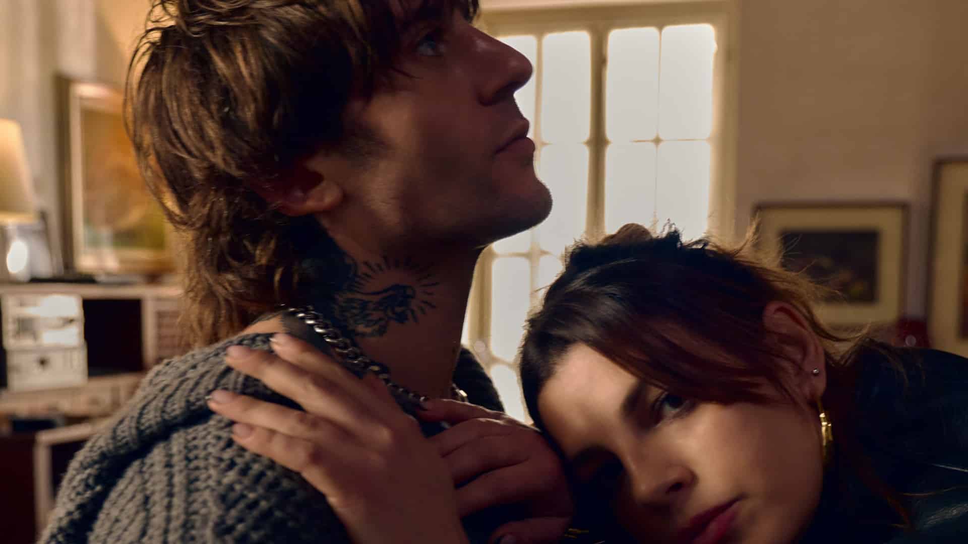 “Vacci Piano” è il nuovo singolo di Emma e Rkomi - Billboard Italia